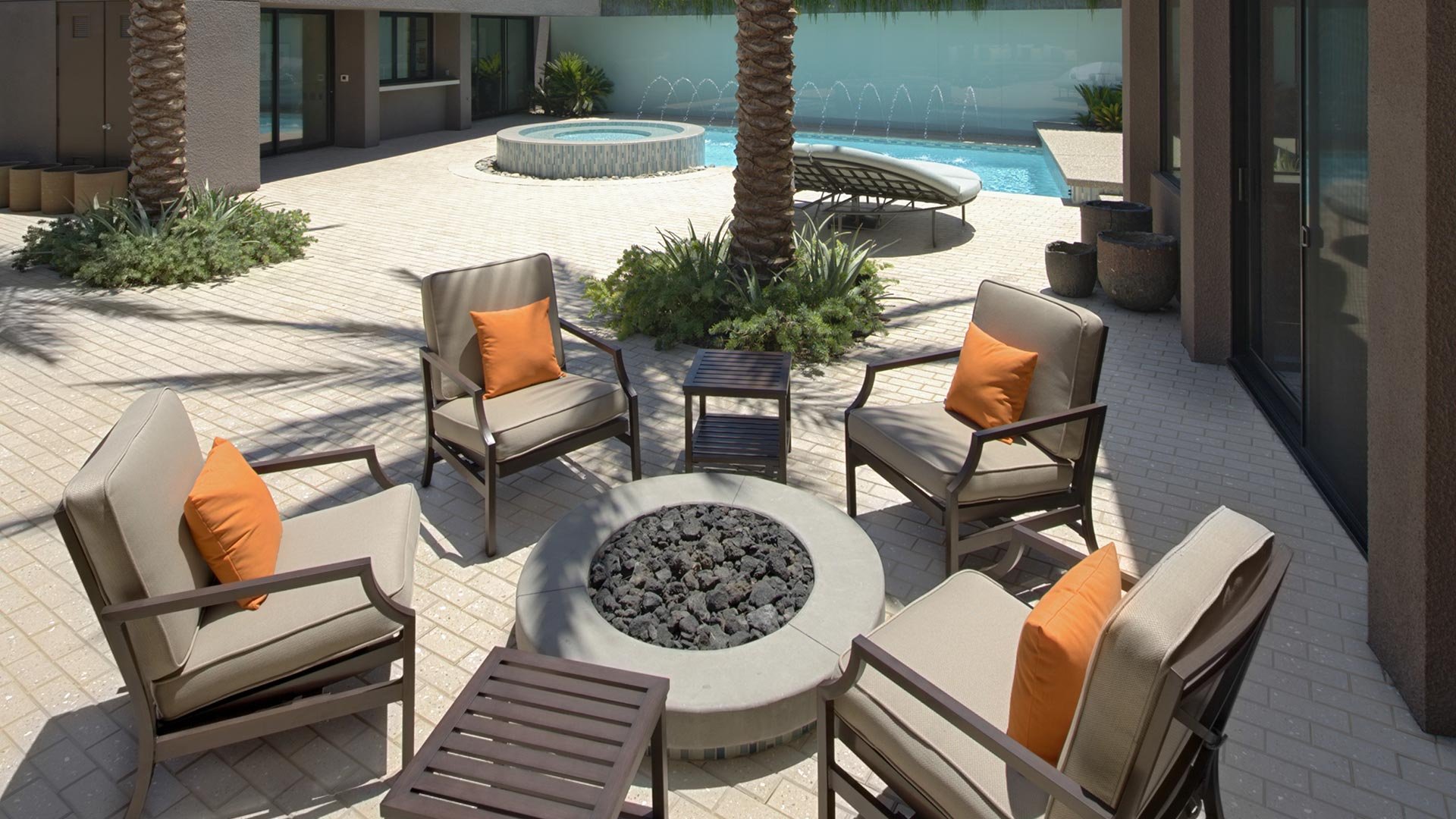 Backyard Fire Pits in Florida: 6 Pros and Cons to Consider